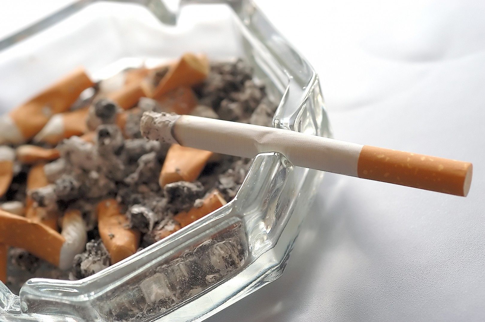 Runsas tupakointi suurentaa dementiariskiä - Lääkärilehti